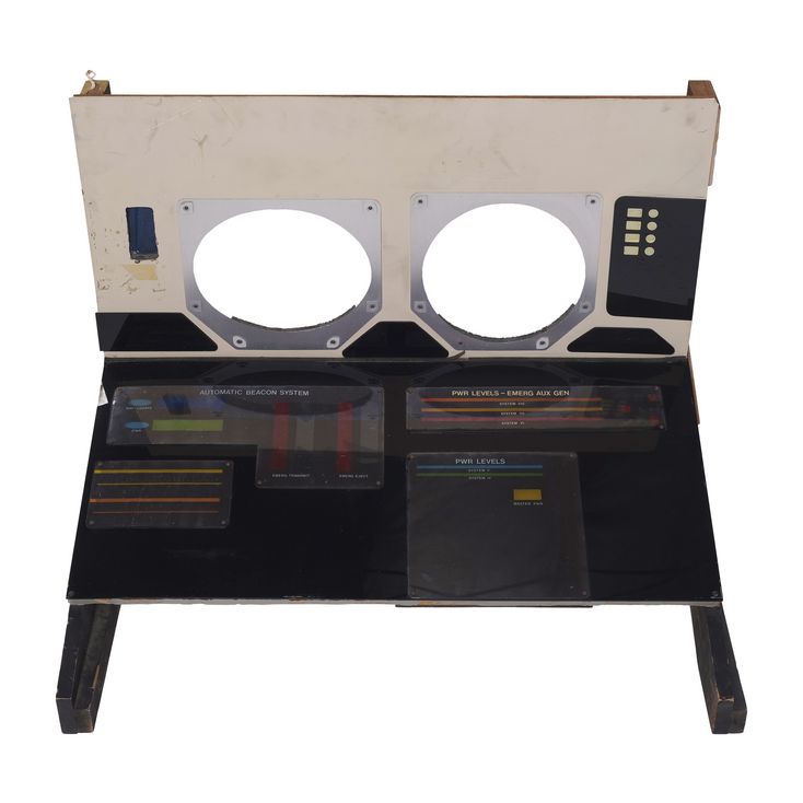 Lot 331 - Model Miniature 12 Scale Enterprise Bridge Insert Console ...