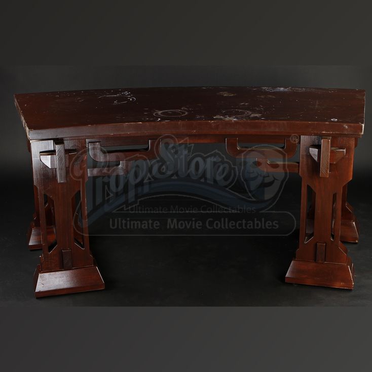 Hannibal Chau (Ron Perlman) Desk | PACIFIC RIM (2013)