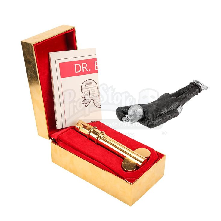 Goldmembers (Mike Myers) Tractor Beam Key, Dr Evils (Mike Myers) Lair ...