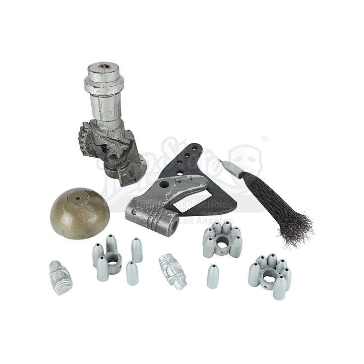 Assorted Damaged Robot Pieces | I, ROBOT (2004)