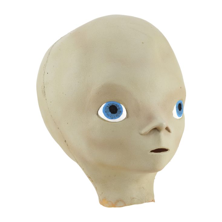 Lot # 701: CLOSE ENCOUNTERS OF THE THIRD KIND (1977) - Alien Head Replica