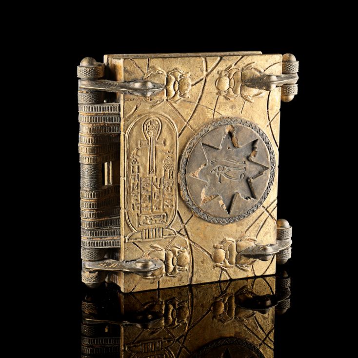 Lot #264: THE MUMMY RETURNS (2001) - Static Book of the Living