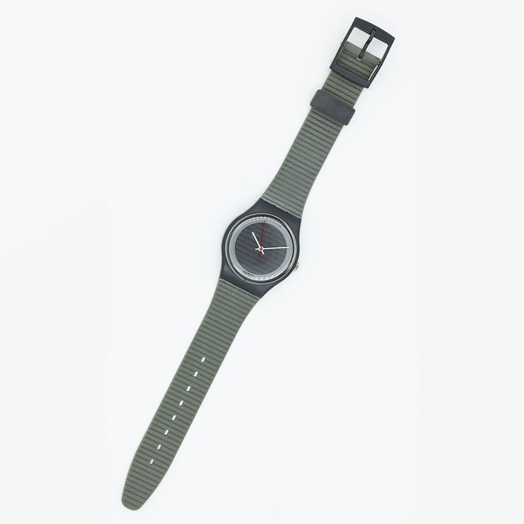 Lot #93 - SWATCH - Silver Circle GA105