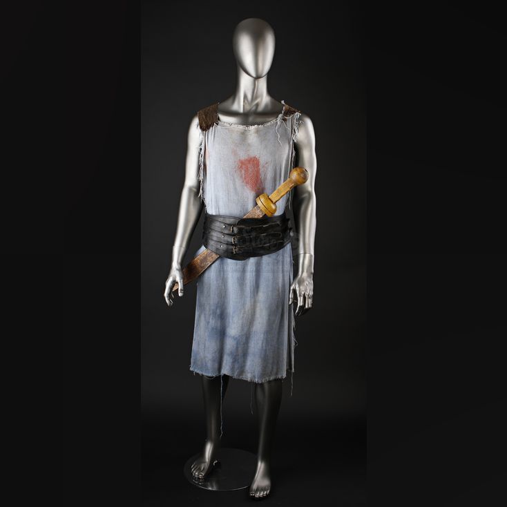 Gladiator Training Costume and Wooden Sword | GLADIATOR (2000)