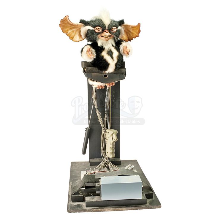 Lot 91 - Servo Operated Mohawk Mogwai Puppet | GREMLINS 2: THE NEW ...