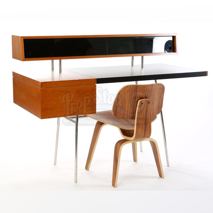 Lot 96 - Edward Cullens Bedroom Desk | TWILIGHT (2008)