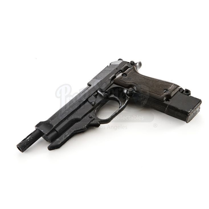 Eduardos (Trevor Loomis) Stunt Beretta 93R | KNIGHT AND DAY (2010)