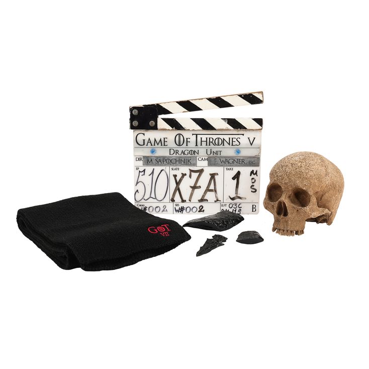 Lot 1120 - Three-eyed Raven Cave Skull, Arrowhead, Dragonglass Pieces ...