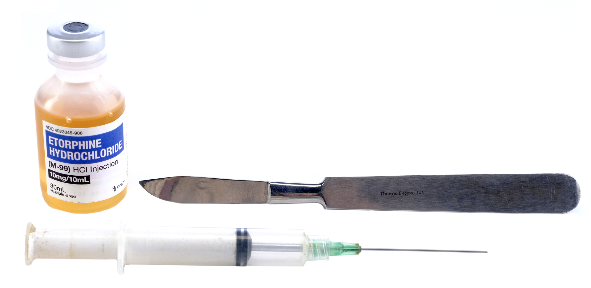 Lot 109 - Dexter Morgans (Michael C. Hall) SFX Scalpel and Syringe with ...