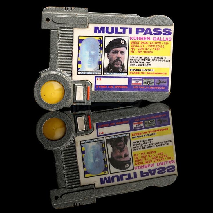 Korben Dallas (Bruce Willis) Multi Pass | FIFTH ELEMENT, THE (1997)