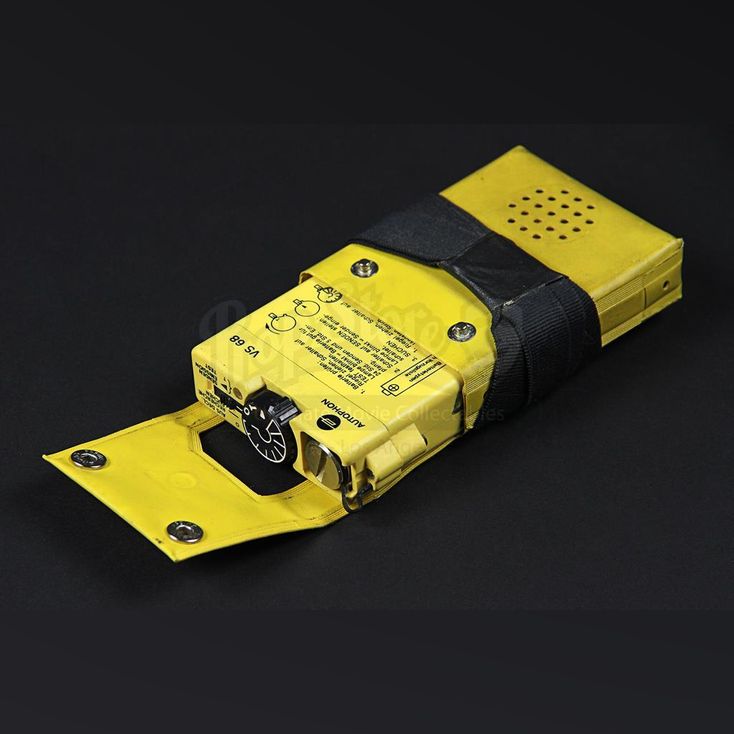 James Bonds (Roger Moore) Tracking Device | JAMES BOND: A VIEW TO A ...